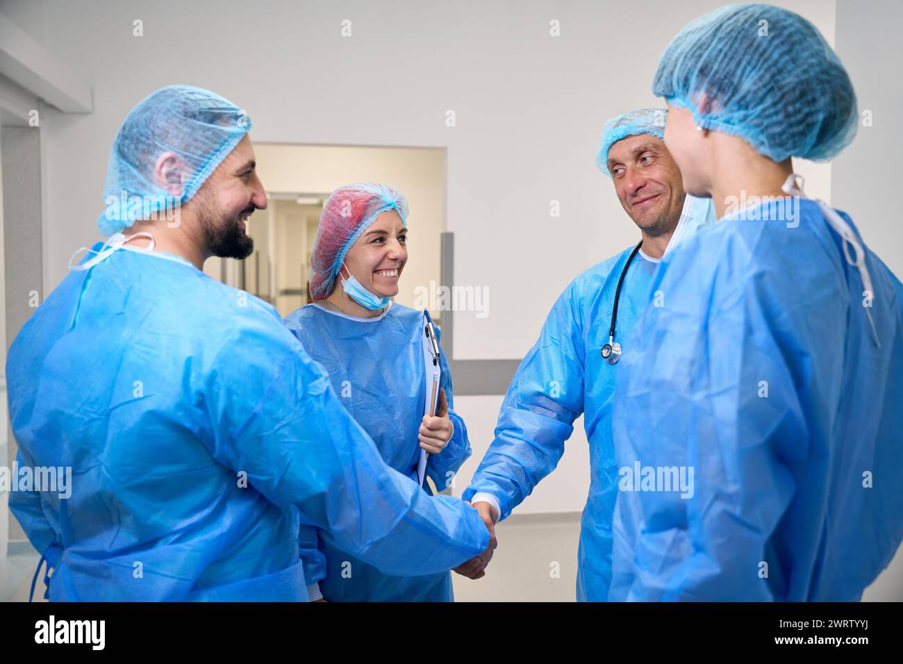 Medical team of doctors surgeons handshaking Stock Photo - Alamy
