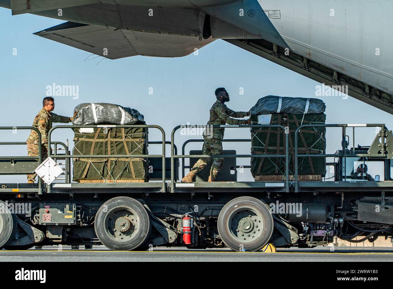U.S. Air Force port operations Airmen load humanitarian aid, bound for ...