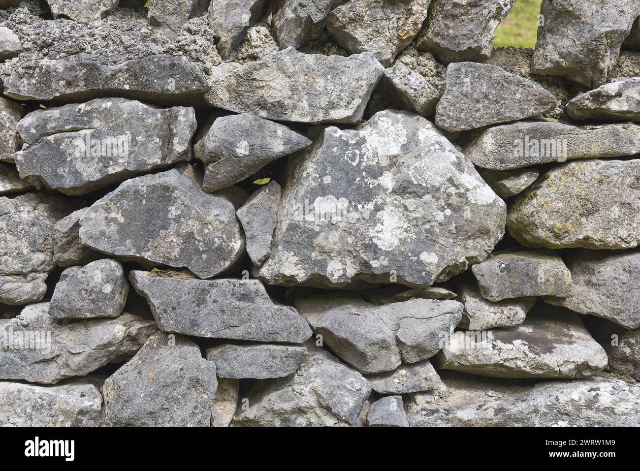 Limestone dry stone wall Derbyshire Peak district Stock Photo - Alamy