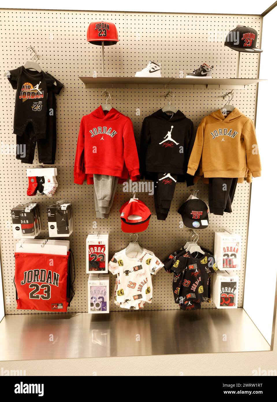 Michael jordan and nike hi-res stock photography and images - Alamy
