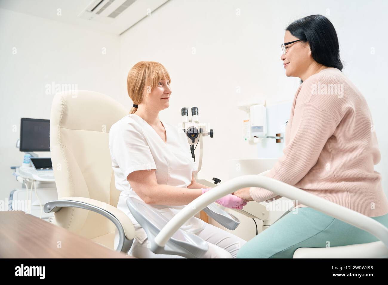Gynecologist conducting pelvic exam of adult asian woman Stock Photo ...