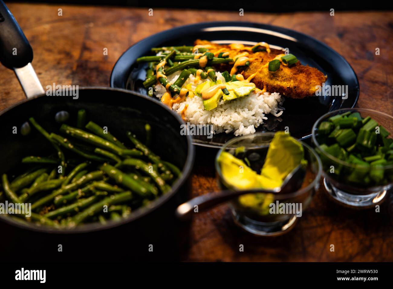 Plate with green beans, chicken, and rice Stock Photo - Alamy