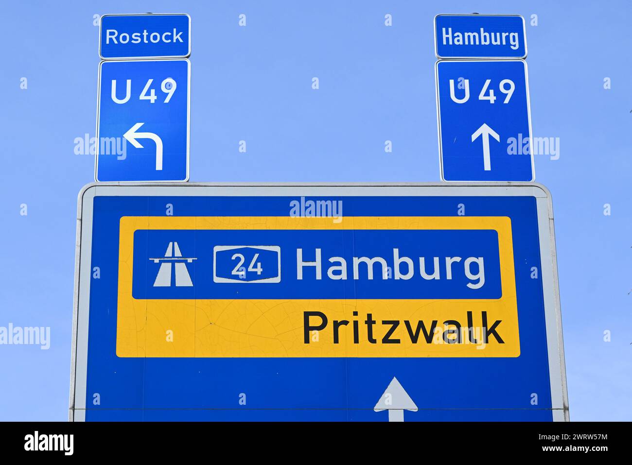13 March 2024, Brandenburg, Wittstock/Dosse: A sign points to the A24 ...