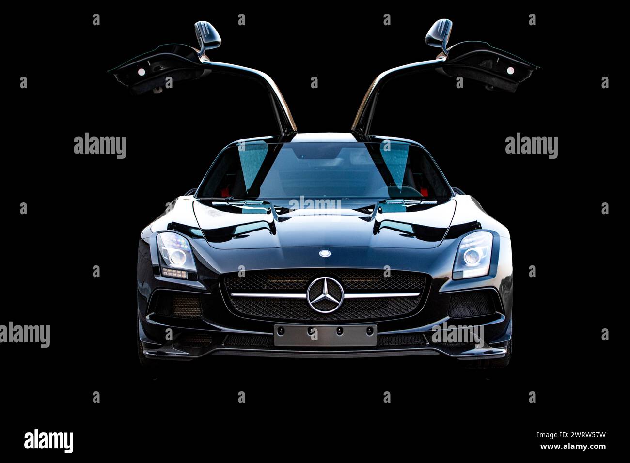 Schwarze Serie Front offen Stock Photo - Alamy