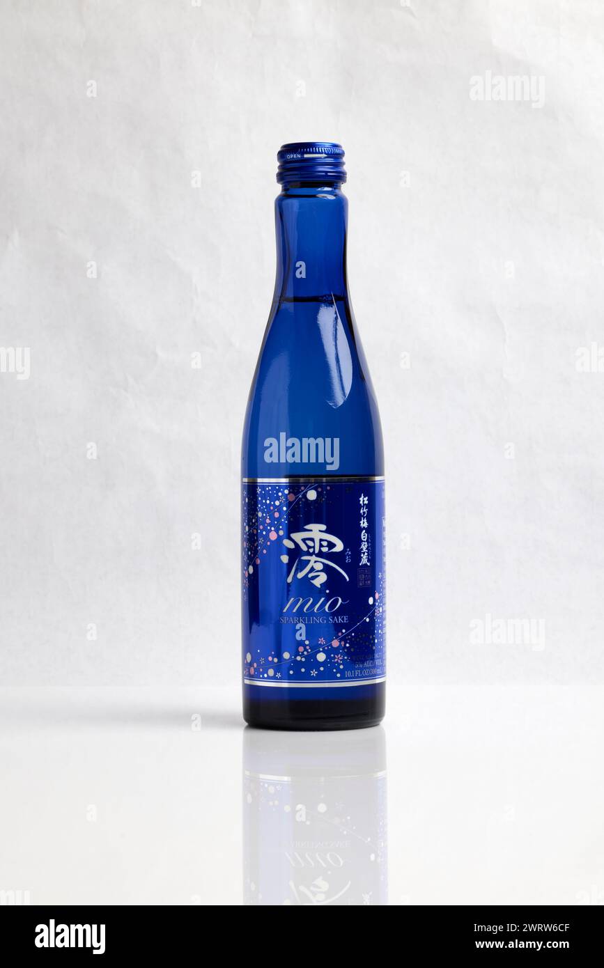 High end alcohol hi-res stock photography and images - Alamy
