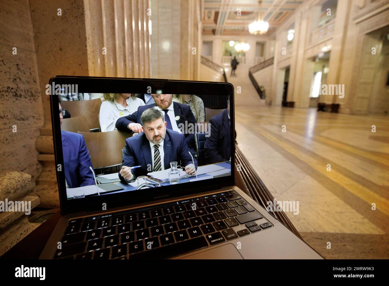 Giving evidence screen hi-res stock photography and images - Alamy