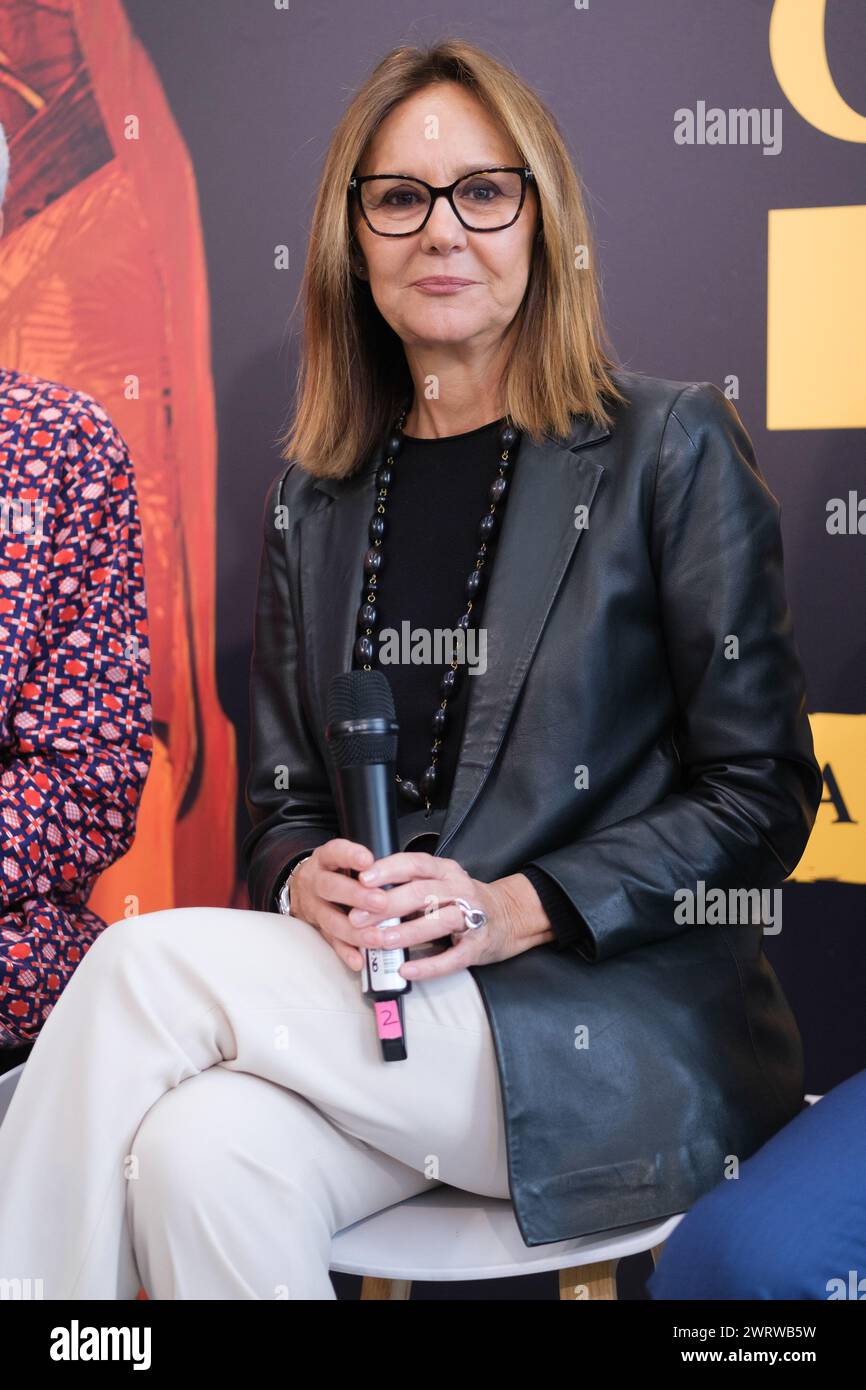 Maria duenas of el tiempo entre costuras hi-res stock photography and ...