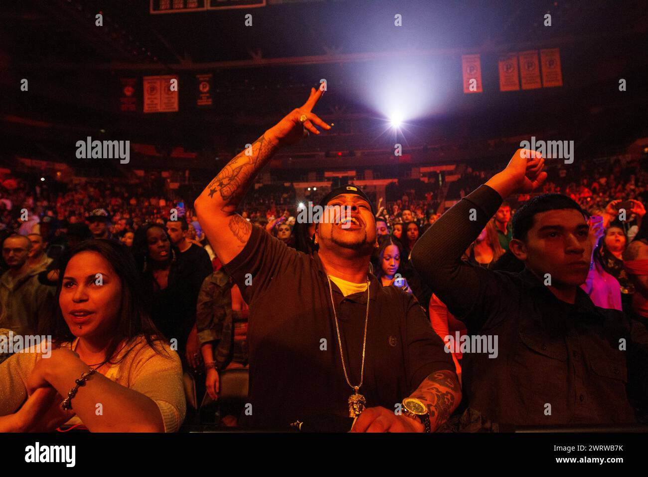 Party goers crowd hi-res stock photography and images - Alamy