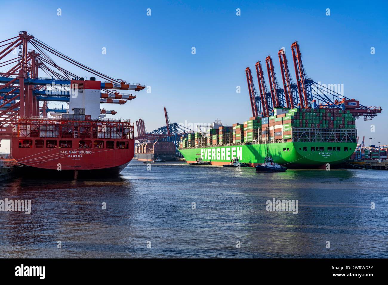Container ship Ever Gifted, arriving at the port of Hamburg ...