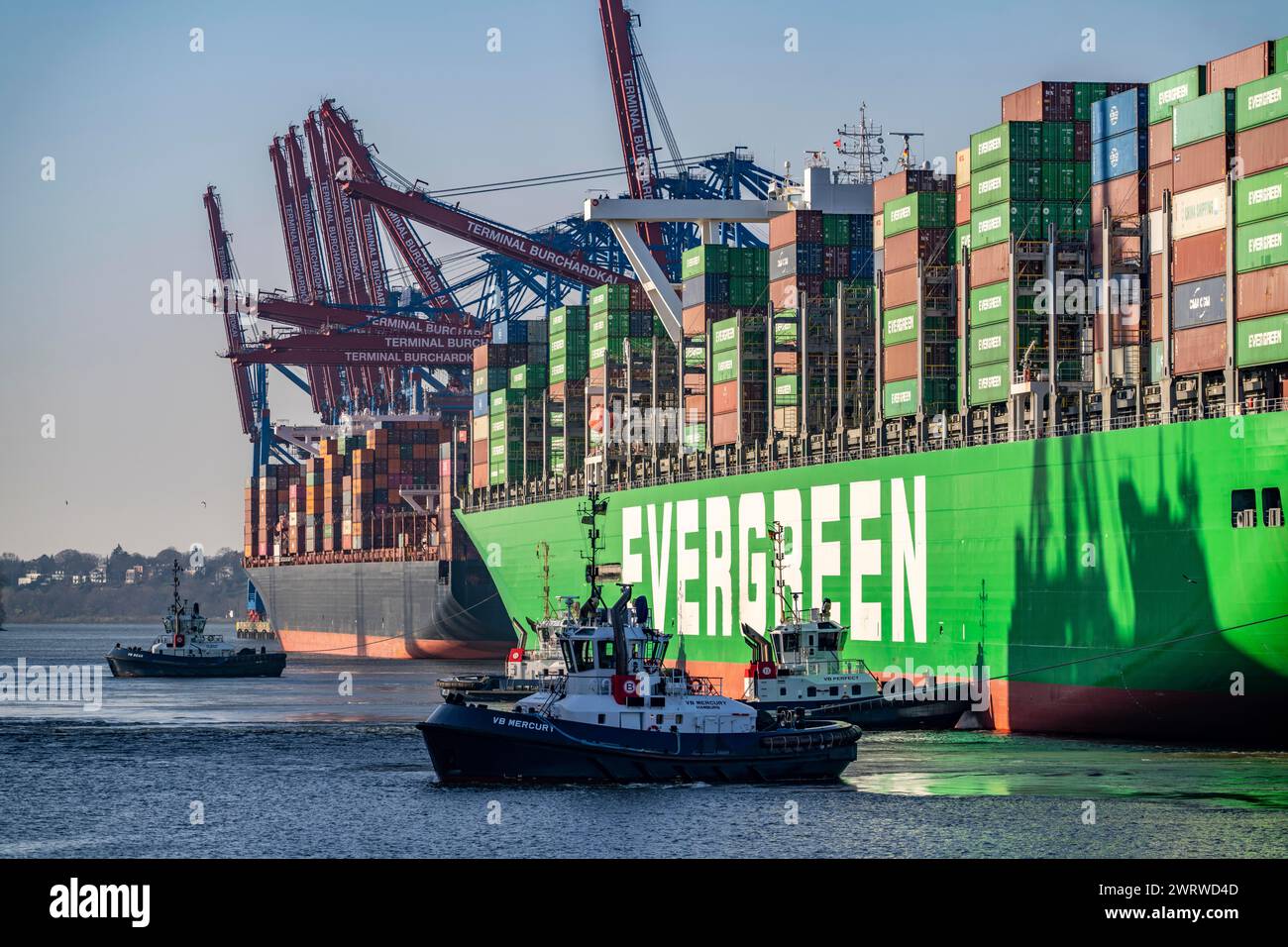 Container ship Ever Gifted, arriving at the port of Hamburg ...