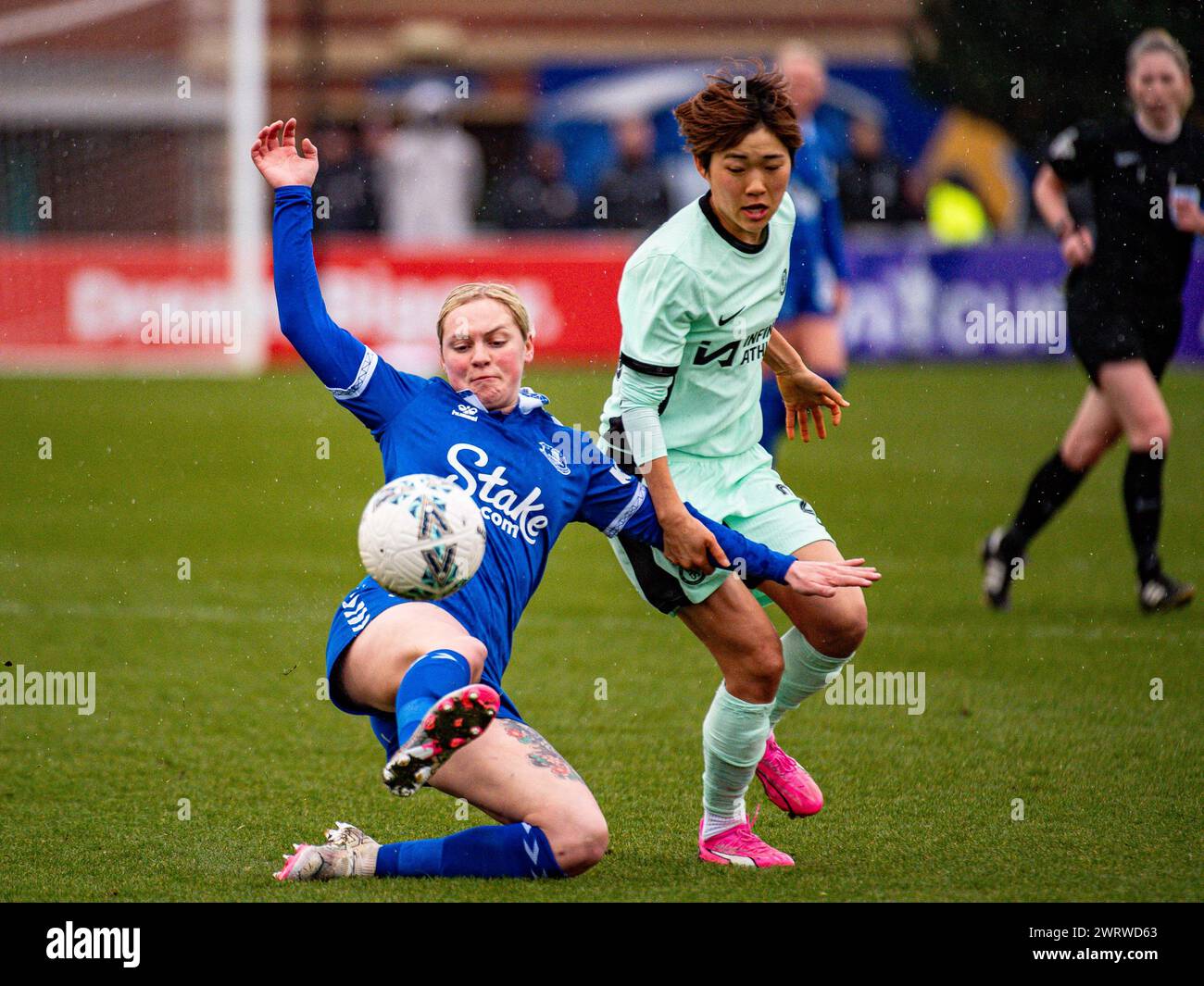 England, 10th March 2024: Everton midfielder Lucy Hope (17) trying to ...