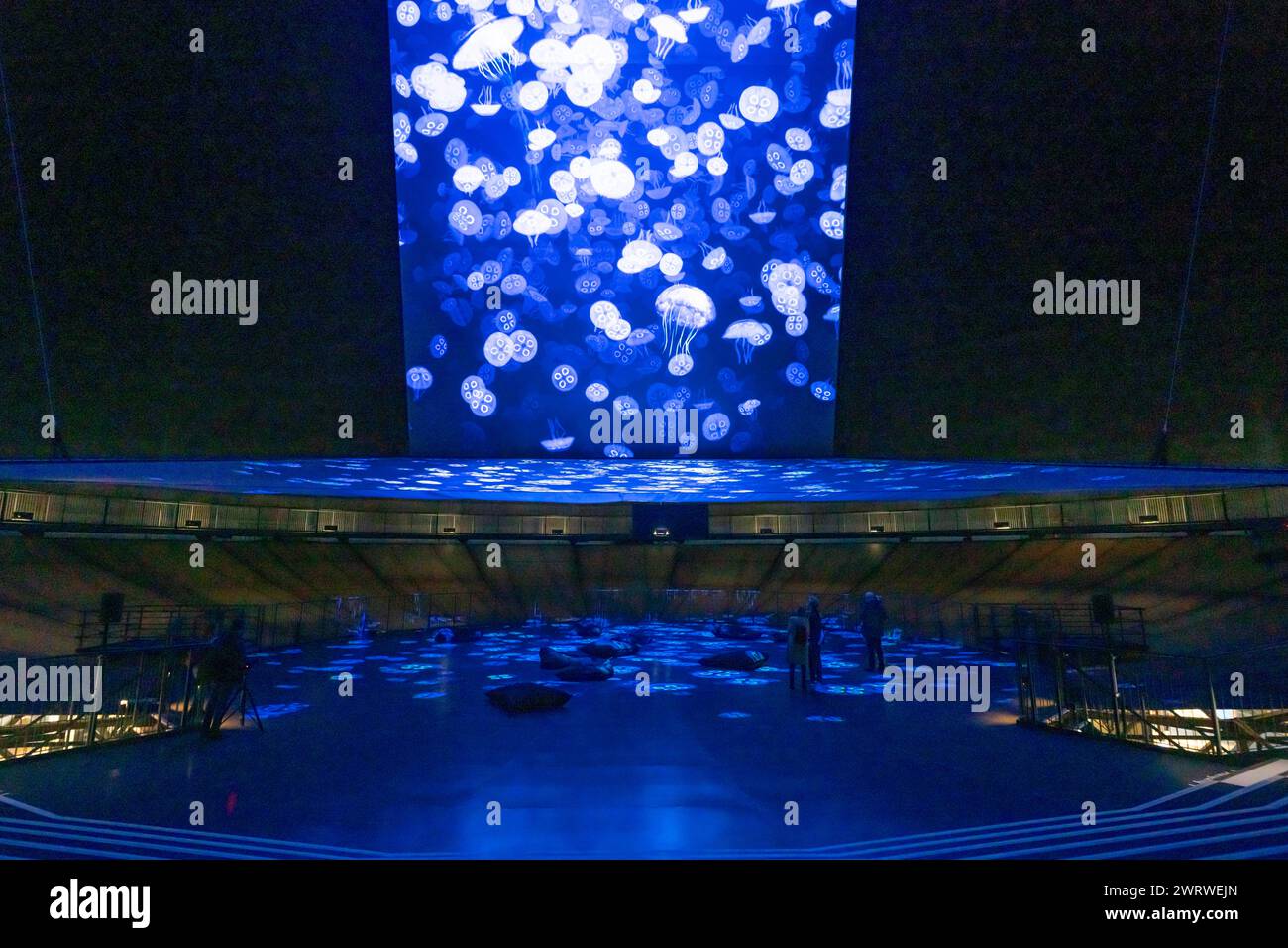 Ausstellung Plante Ozean im Gasometer in Oberhausen, die Weltmeere in ...