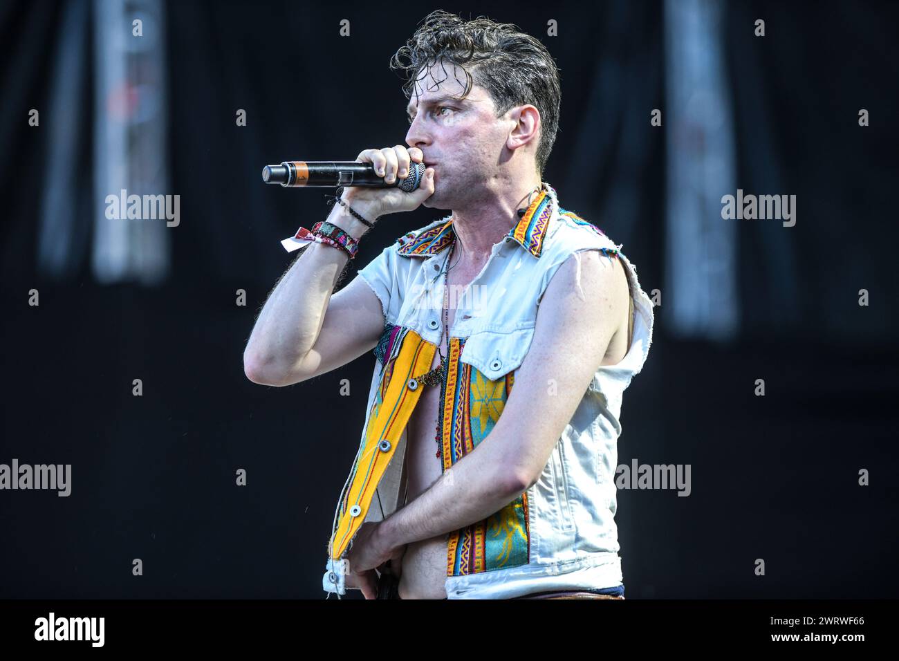 Vocalist hi-res stock photography and images - Alamy