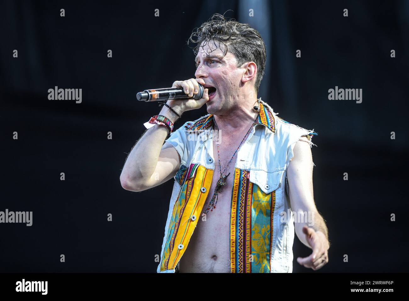 Miles Solay (vocalist), from Outernational. Live in Buenos Aires ...