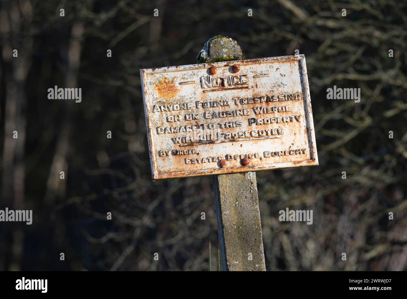Old rusty sign hi-res stock photography and images - Alamy