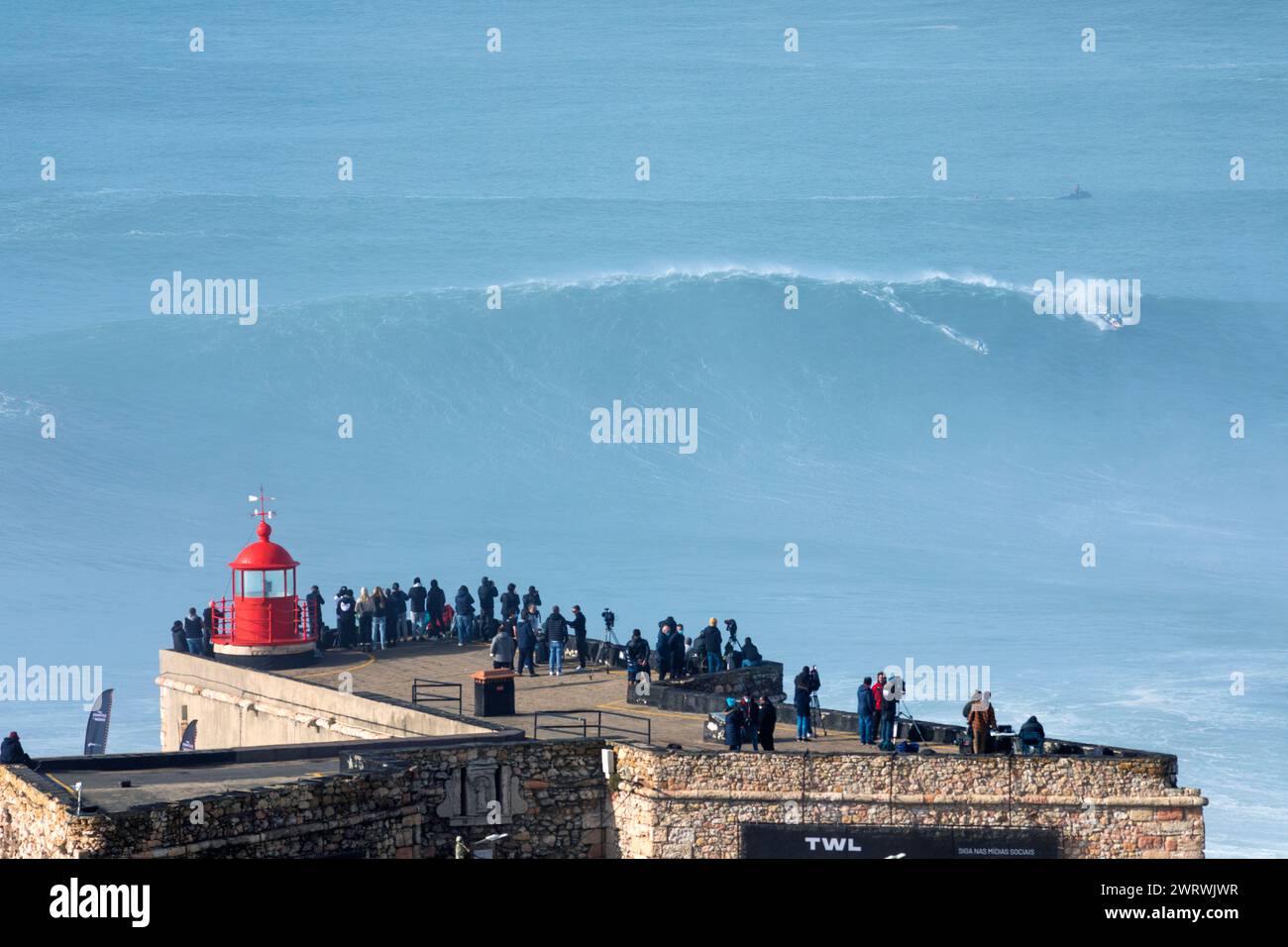 Nazare portugal wave hi-res stock photography and images - Alamy