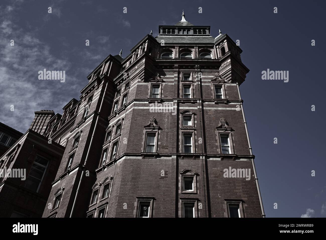 Ucl cruciform building hi-res stock photography and images - Alamy