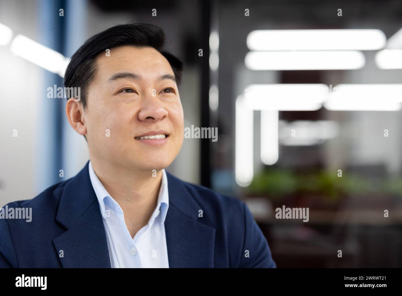 Chinese man side face close up hi-res stock photography and images - Alamy