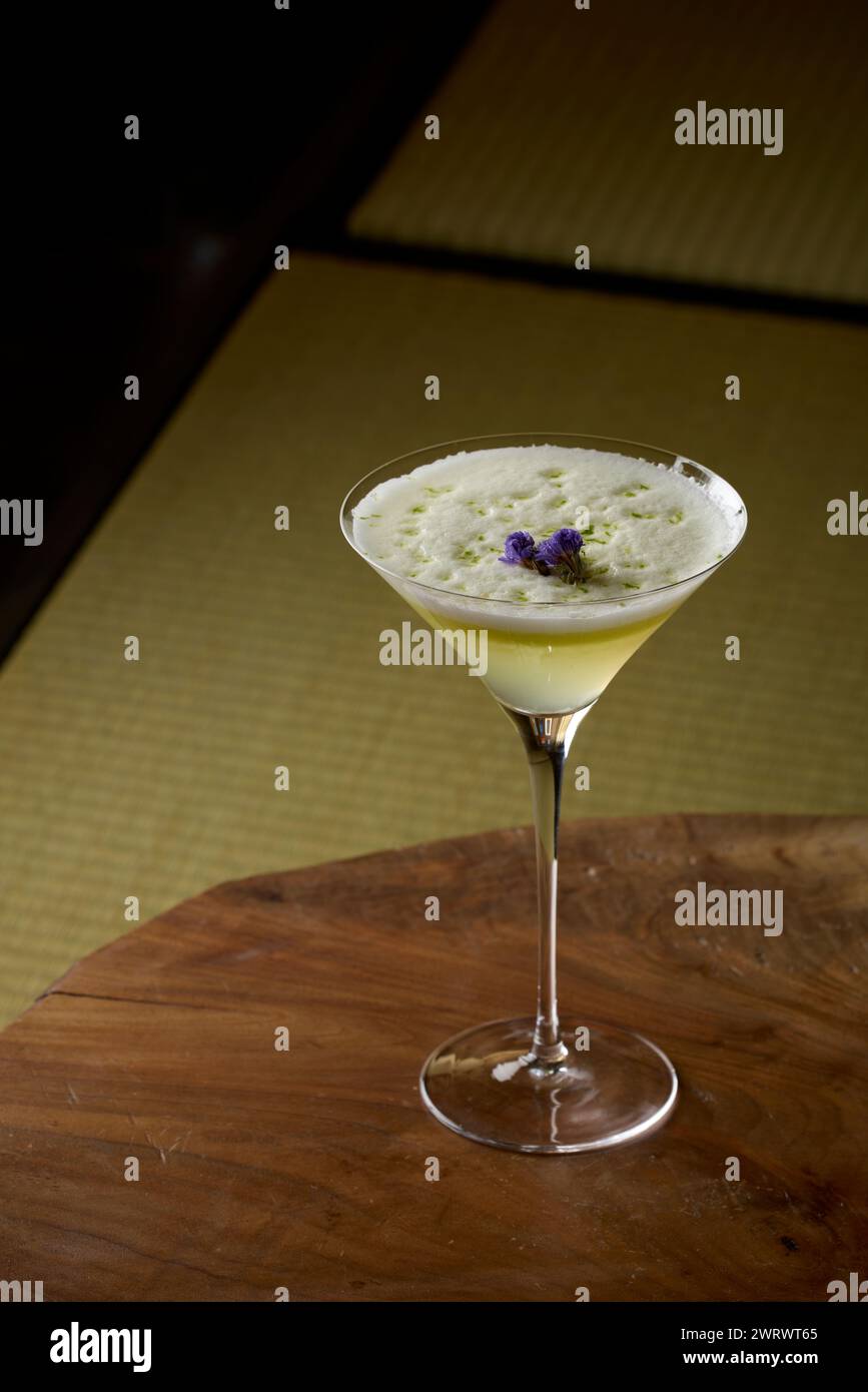 High end cocktail hi-res stock photography and images - Alamy