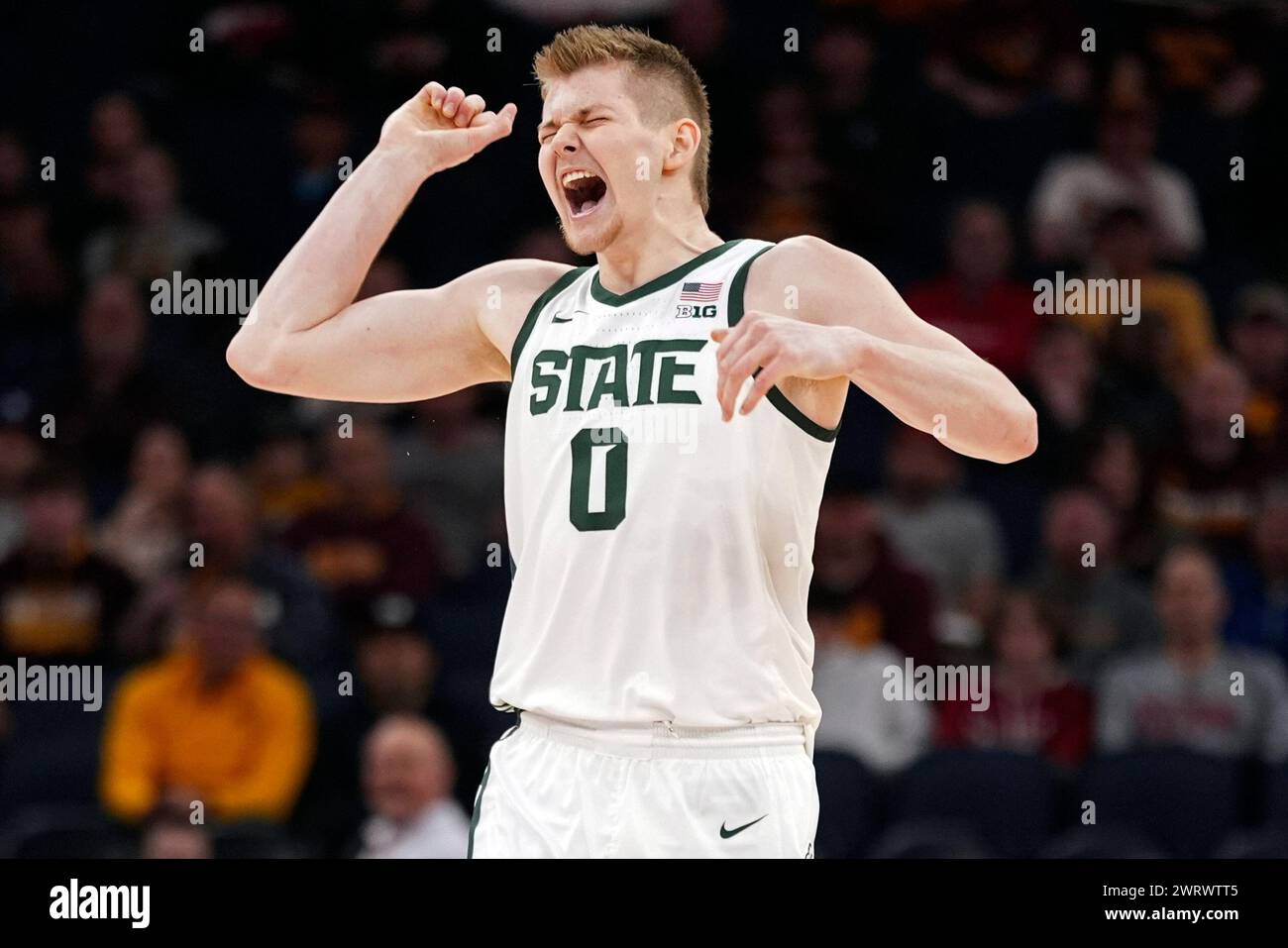 Michigan State forward Jaxon Kohler (0) celebrates after a dunk by ...