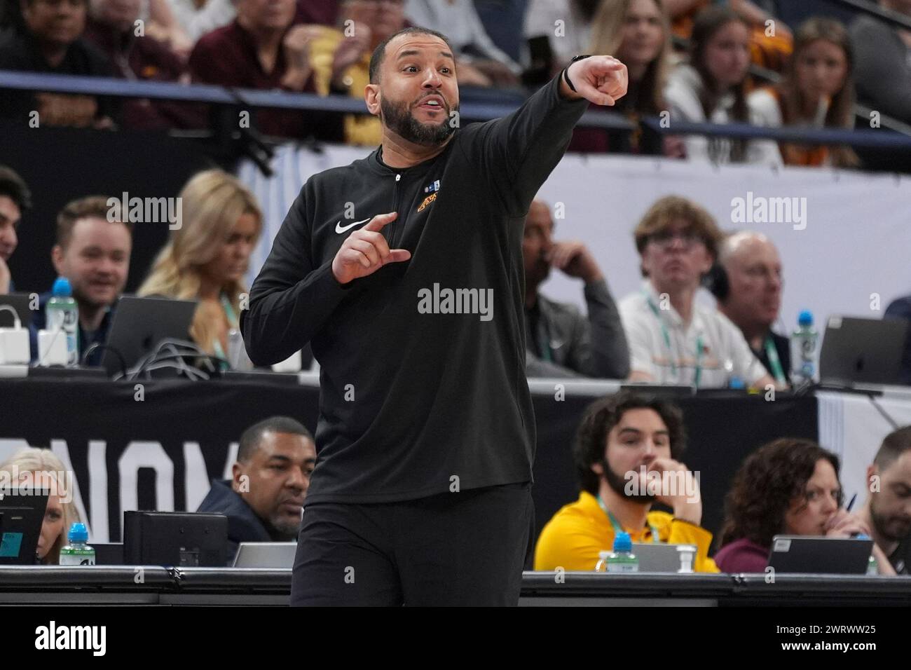 Minnesota head coach Ben Johnson points during the first half of an ...