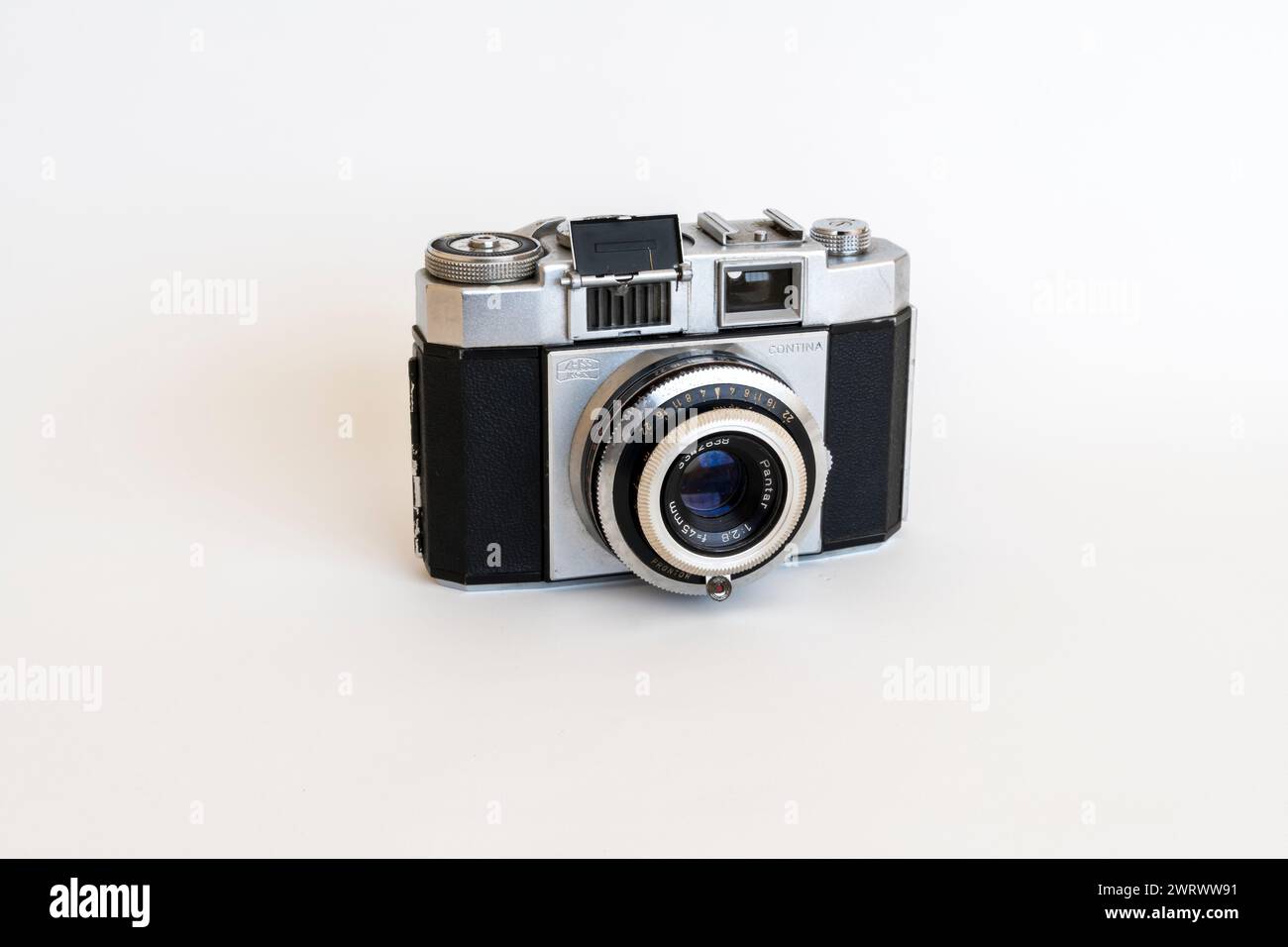 Zeiss ikon contina iii camera hi-res stock photography and images - Alamy Zeiss ikon contina iii camera hi-res stock photography and images - Alamy
