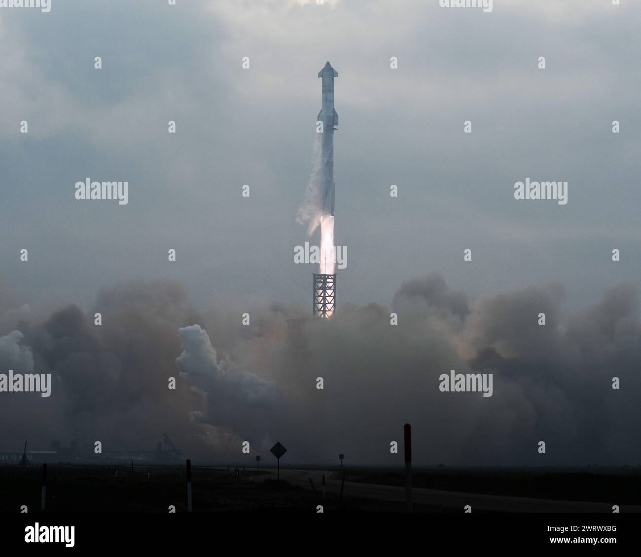 Starship launch 2024 hi-res stock photography and images - Alamy