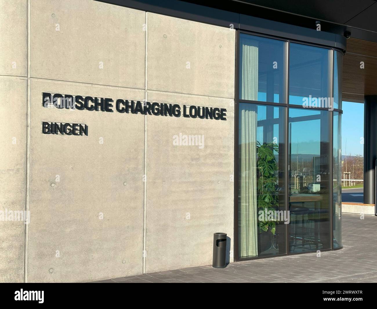 Porsche Charging Lounge Bingen am rhein, Power Charger electric vehicle ...