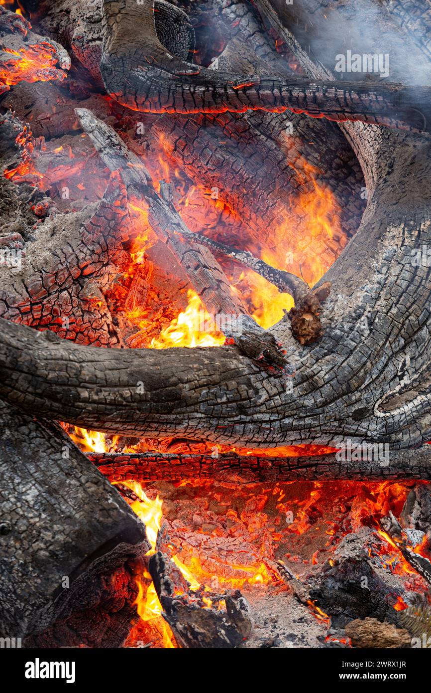 Flaming coals hi-res stock photography and images - Alamy