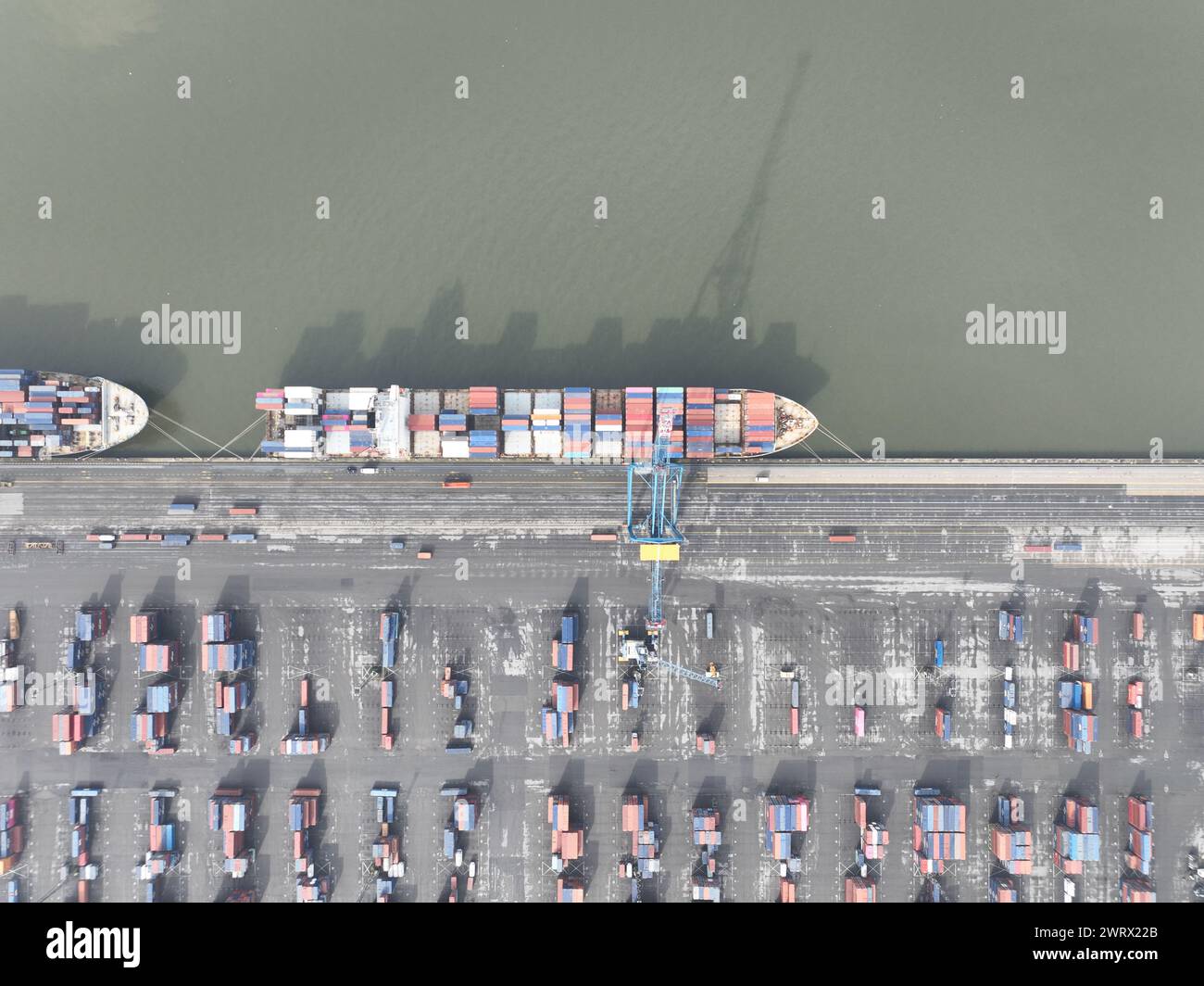 Aerial view cargo container ships hi-res stock photography and images ...
