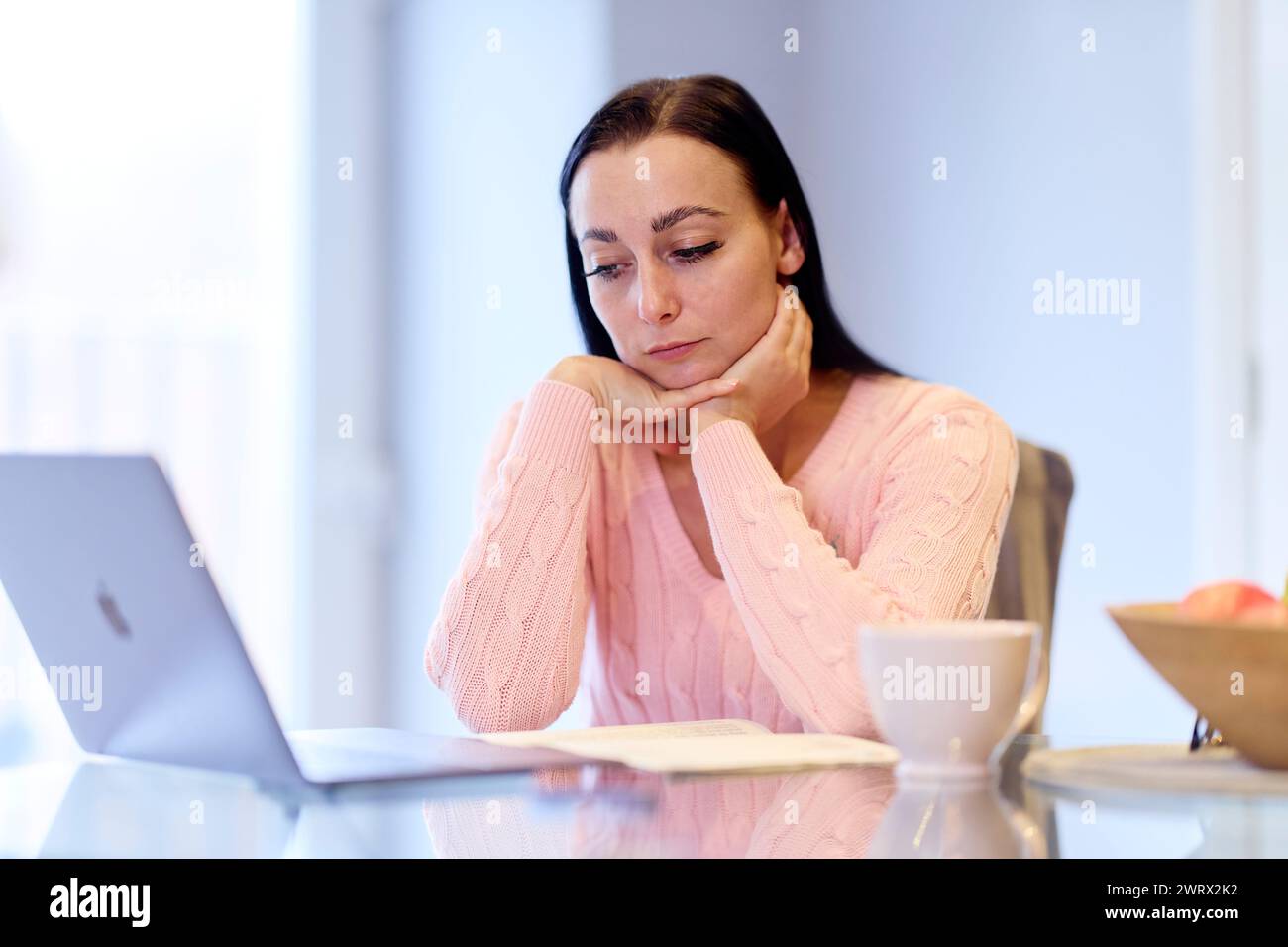 Woman energy bill worried hi-res stock photography and images - Alamy
