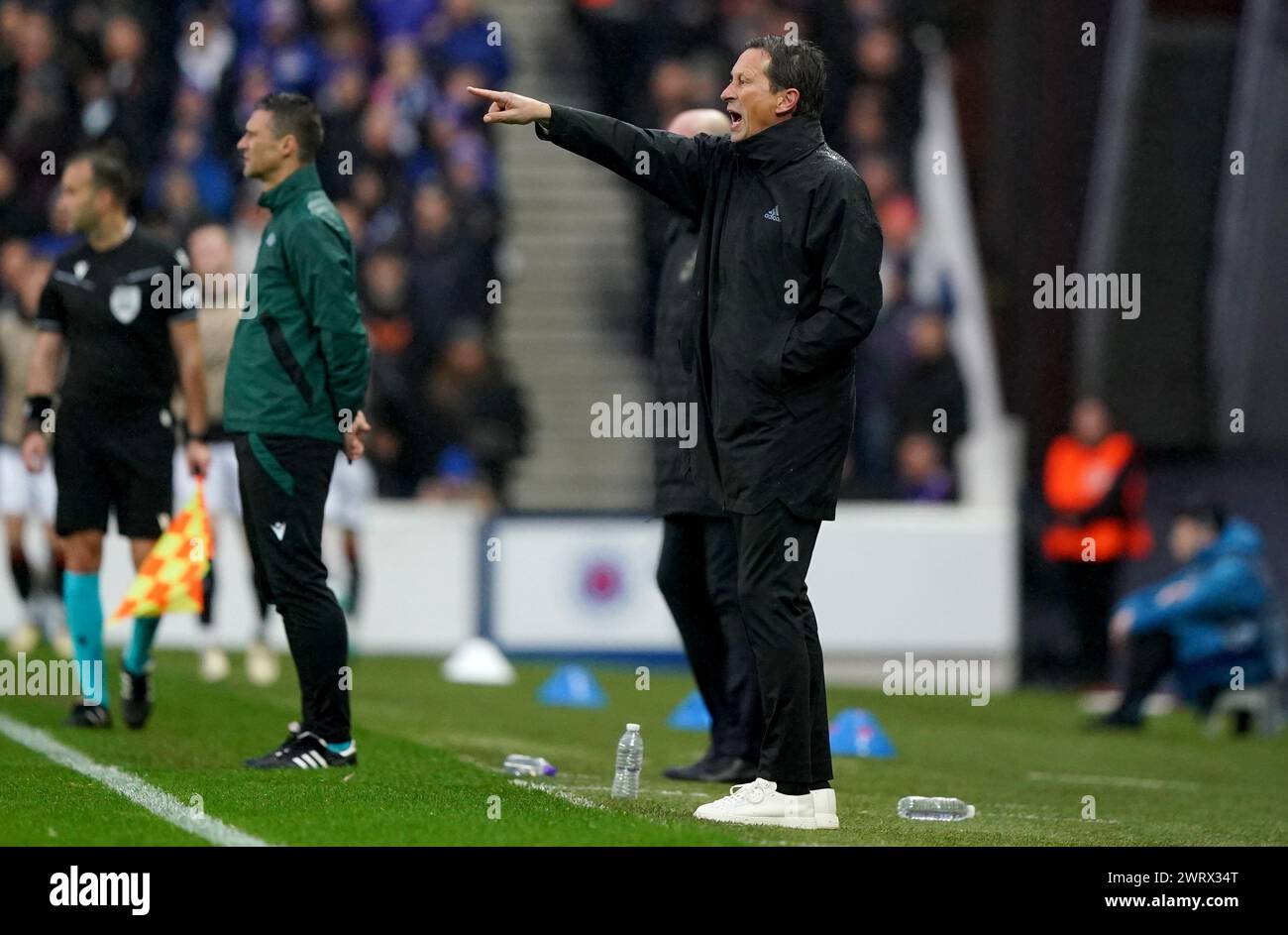 Benfica manager Roger Schmidt gestures from the side line during the ...