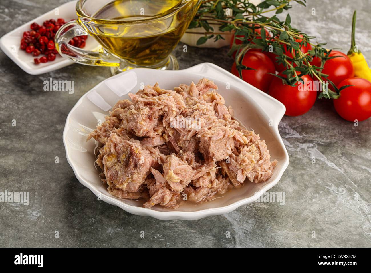 Canned tuna fillet with oil for salad Stock Photo - Alamy