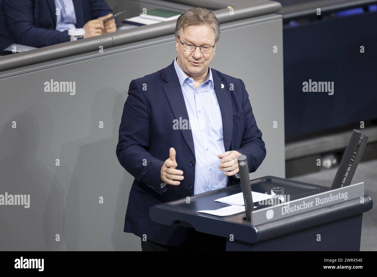 Ralph Lenkert, Mitglied des Deutschen Bundestages Die LINKE, haelt eine ...