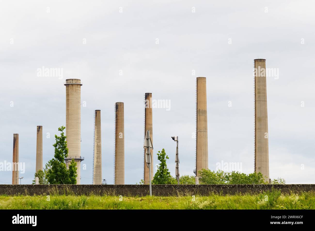 Standalone smokestacks hi-res stock photography and images - Alamy