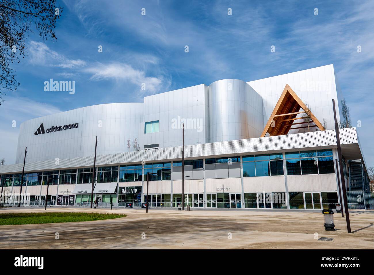 Sponsor of the 2024 summer olympics hi-res stock photography and images ...