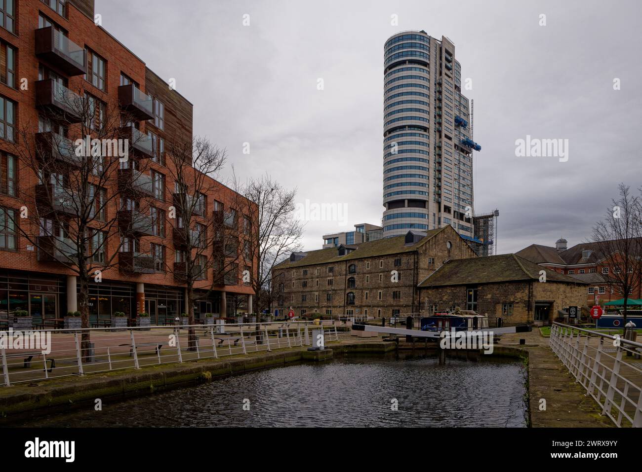 Leeds city centre canal hi-res stock photography and images - Alamy