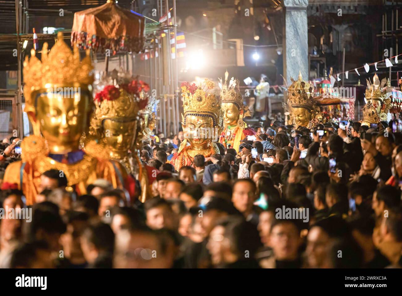 Large idols hi-res stock photography and images - Alamy