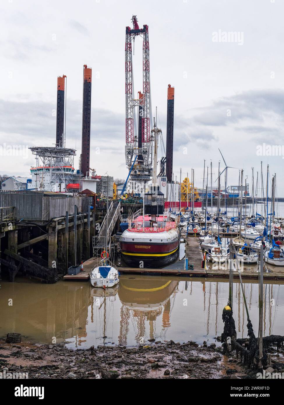 Trinity light vessel no 50 hi-res stock photography and images - Alamy