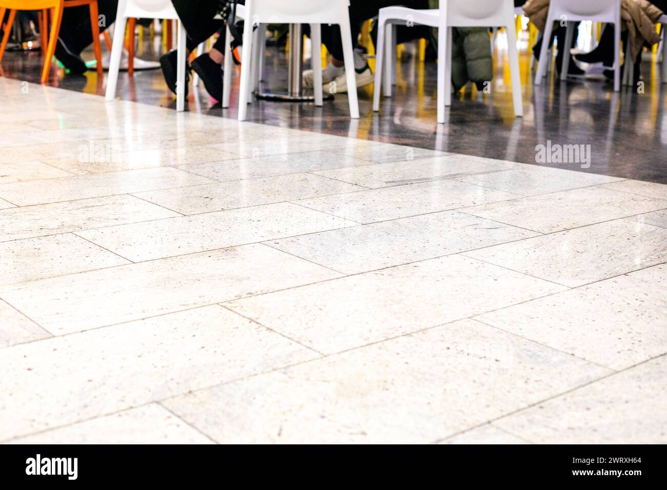 Sleek tables hi-res stock photography and images - Alamy