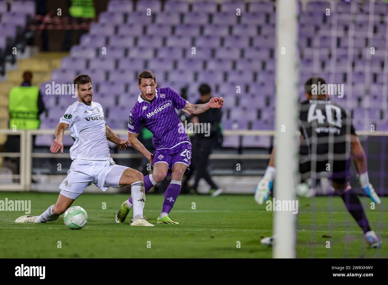 Andrea Belotti (Fiorentina) Lorenco Simic (Maccabi Haifa) during the ...
