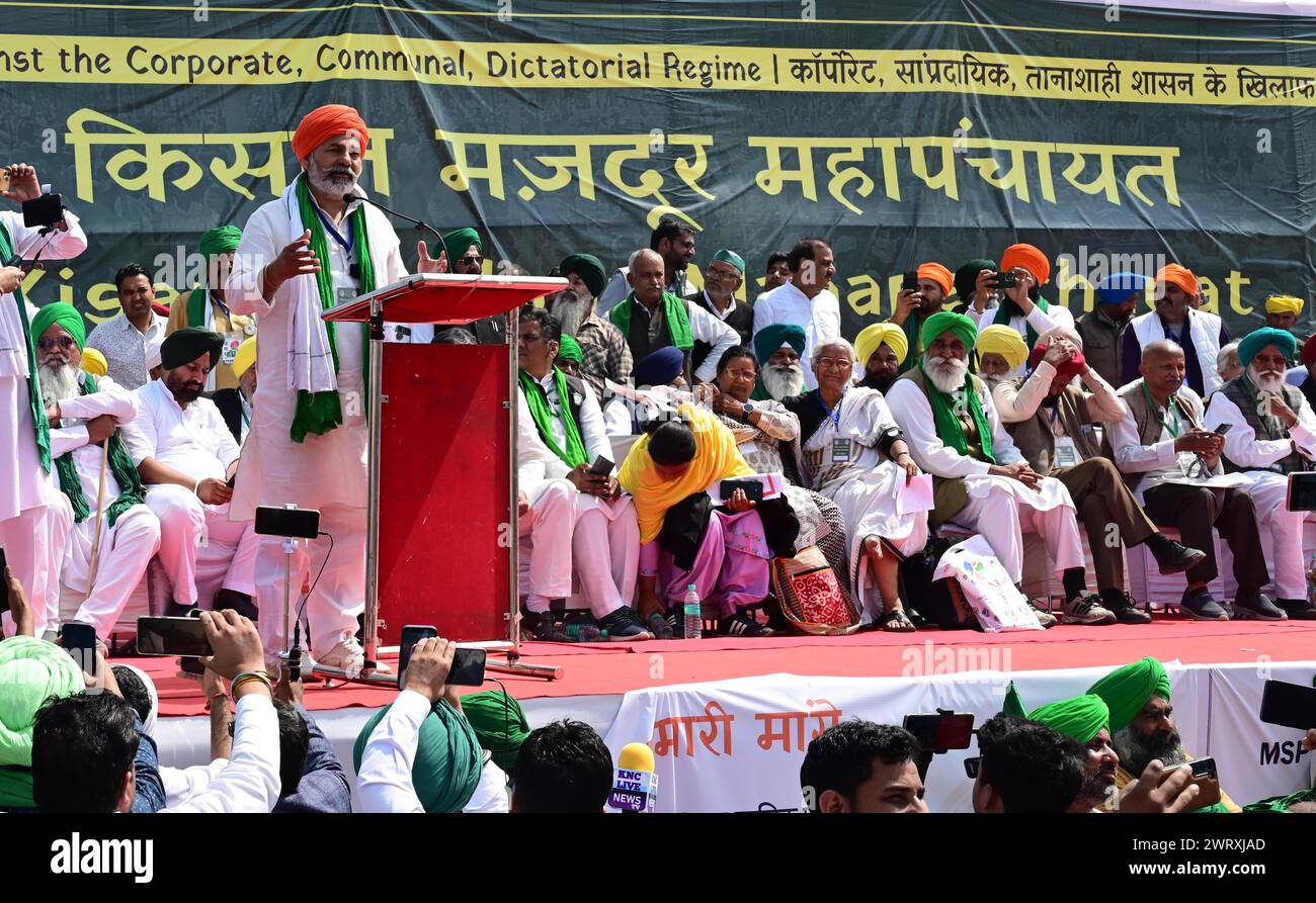 Mazdoor hi-res stock photography and images - Alamy