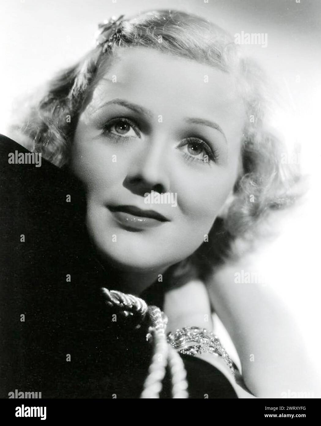 Gloria stuart hi-res stock photography and images - Alamy