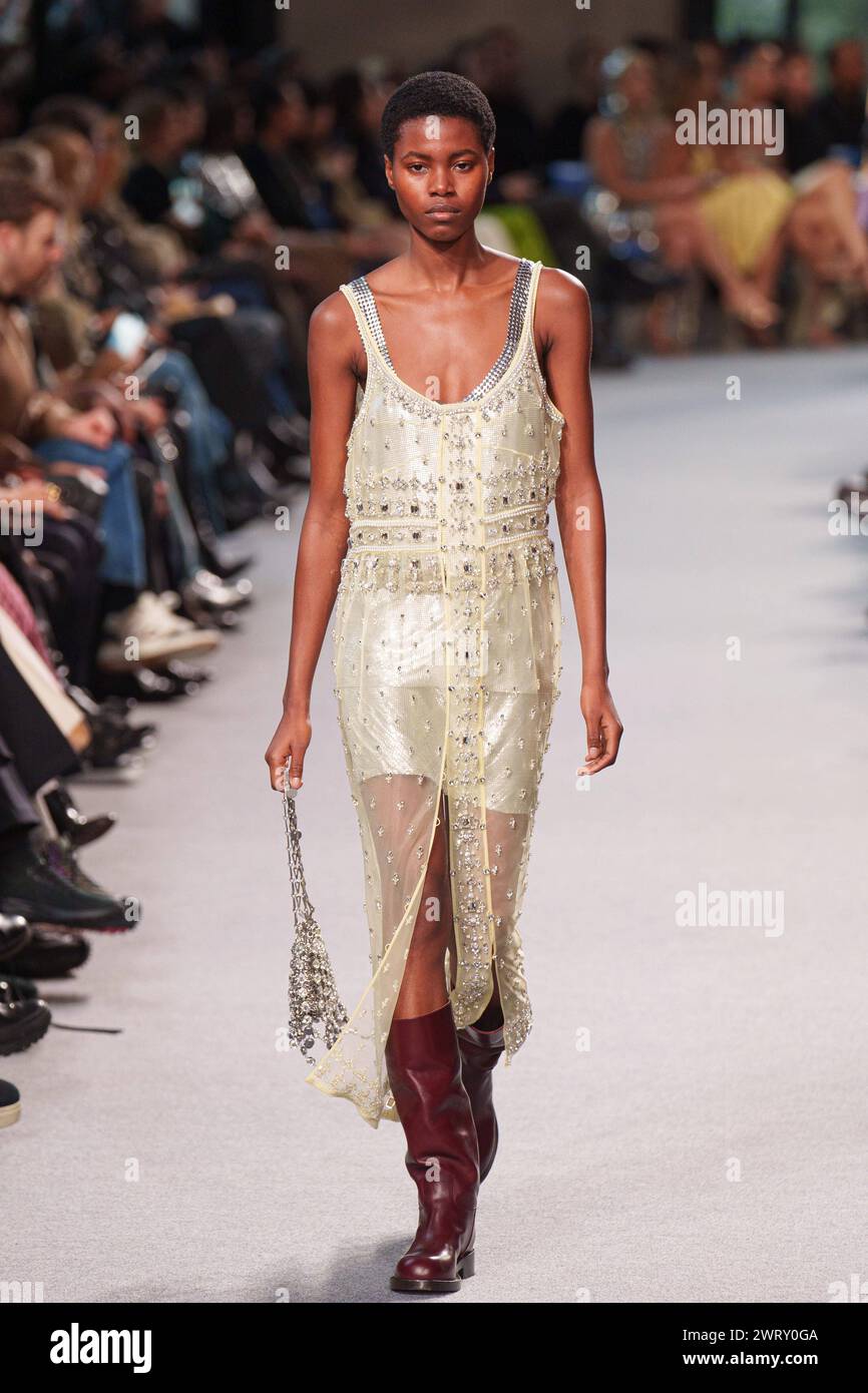 Paco Rabanne Paris Autumn-Winter 2024 Paco Rabanne Fall Winter 2024-25 ...