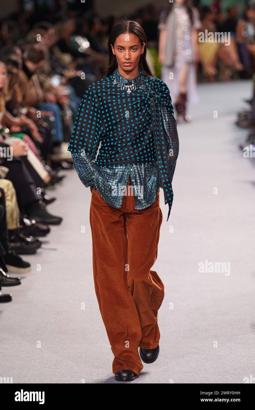 Paco Rabanne Paris Autumn-Winter 2024 Paco Rabanne Fall Winter 2024-25 ...