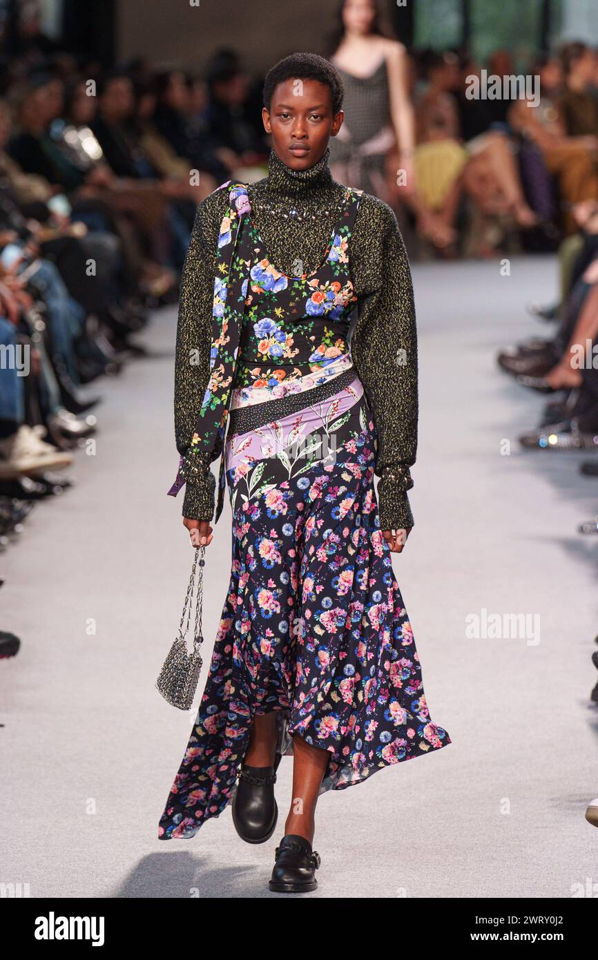 Paco Rabanne Paris Autumn-Winter 2024 Paco Rabanne Fall Winter 2024-25 ...