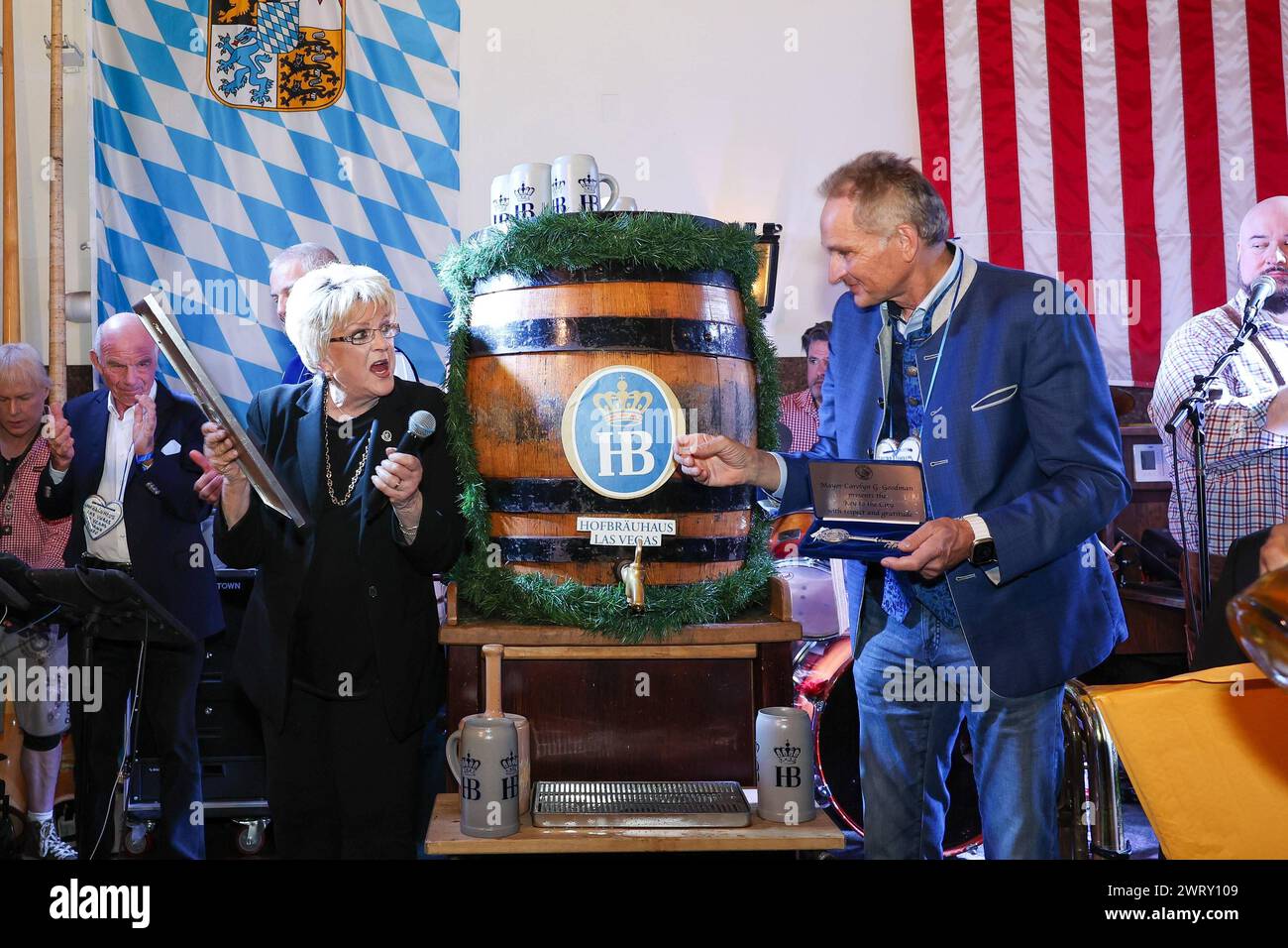 Buergermeisterin von Las Vegas Carolyn Goodman, President Hofbraeuhas ...