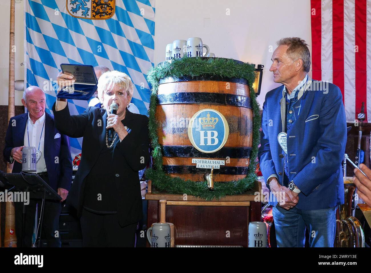 Buergermeisterin von Las Vegas Carolyn Goodman, President Hofbraeuhas ...
