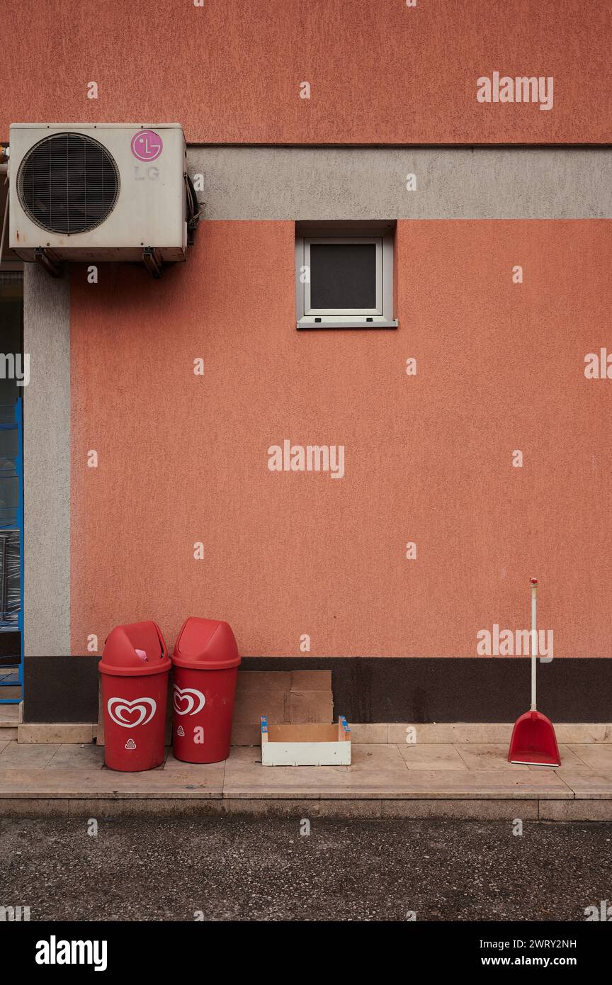 Window air conditioning unit hi-res stock photography and images - Alamy