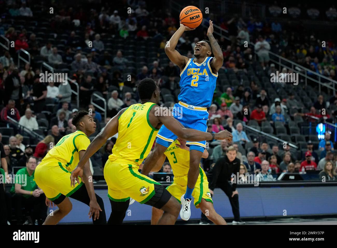 UCLA guard Dylan Andrews (2) shoots over Oregon during the first half ...